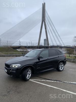 Black BMW X5 2014 in Riga, with an engine capacity of 2.00 L and mileage of 370 thousand km for 15900 €, photo 4 on AUTOMOTO.COM.LV