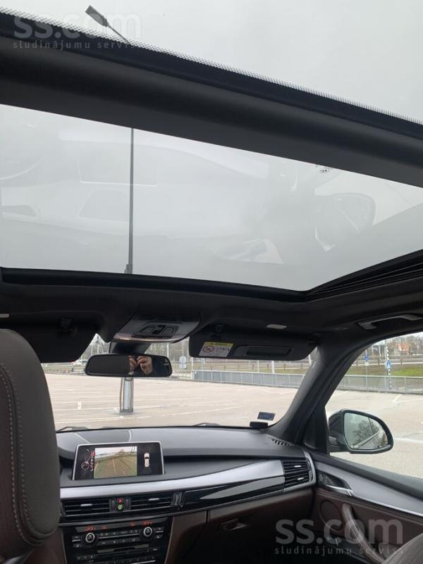 Black BMW X5 2014 in Riga, with an engine capacity of 2.00 L and mileage of 370 thousand km for 15900 €, photo 4 on AUTOMOTO.COM.LV