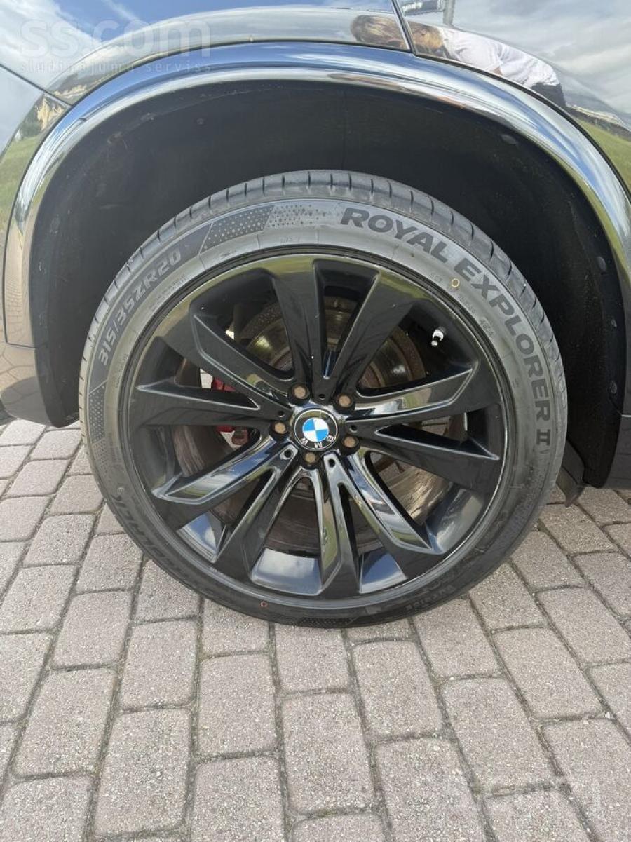 Black BMW X5 2014 in Ventspils, with an engine capacity of 3.00 L and mileage of 218 thousand km for 19400 €, photo 5 on AUTOMOTO.COM.LV