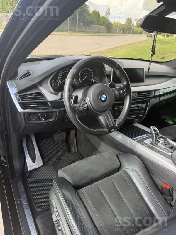 Black BMW X5 2014 in Ventspils, with an engine capacity of 3.00 L and mileage of 218 thousand km for 19400 €, photo 5 on AUTOMOTO.COM.LV