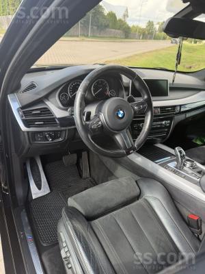 Black BMW X5 2014 in Ventspils, with an engine capacity of 3.00 L and mileage of 218 thousand km for 19400 €, photo 6 on AUTOMOTO.COM.LV