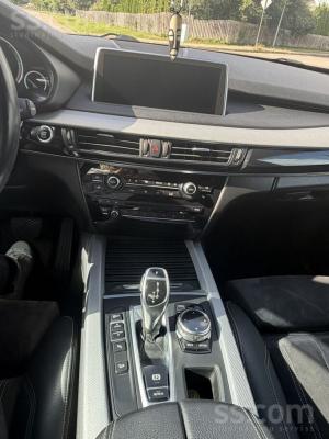 Black BMW X5 2014 in Ventspils, with an engine capacity of 3.00 L and mileage of 218 thousand km for 19400 €, photo 7 on AUTOMOTO.COM.LV