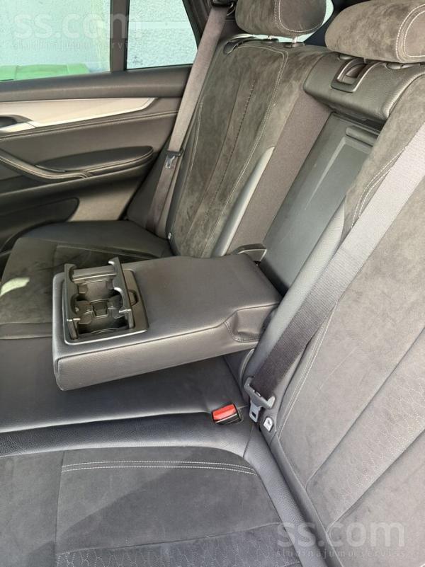 Black BMW X5 2014 in Ventspils, with an engine capacity of 3.00 L and mileage of 218 thousand km for 19400 €, photo 7 on AUTOMOTO.COM.LV