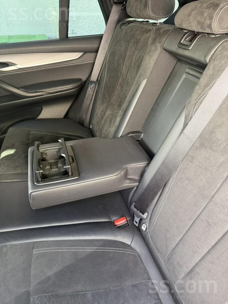 Black BMW X5 2014 in Ventspils, with an engine capacity of 3.00 L and mileage of 218 thousand km for 19400 €, photo 8 on AUTOMOTO.COM.LV
