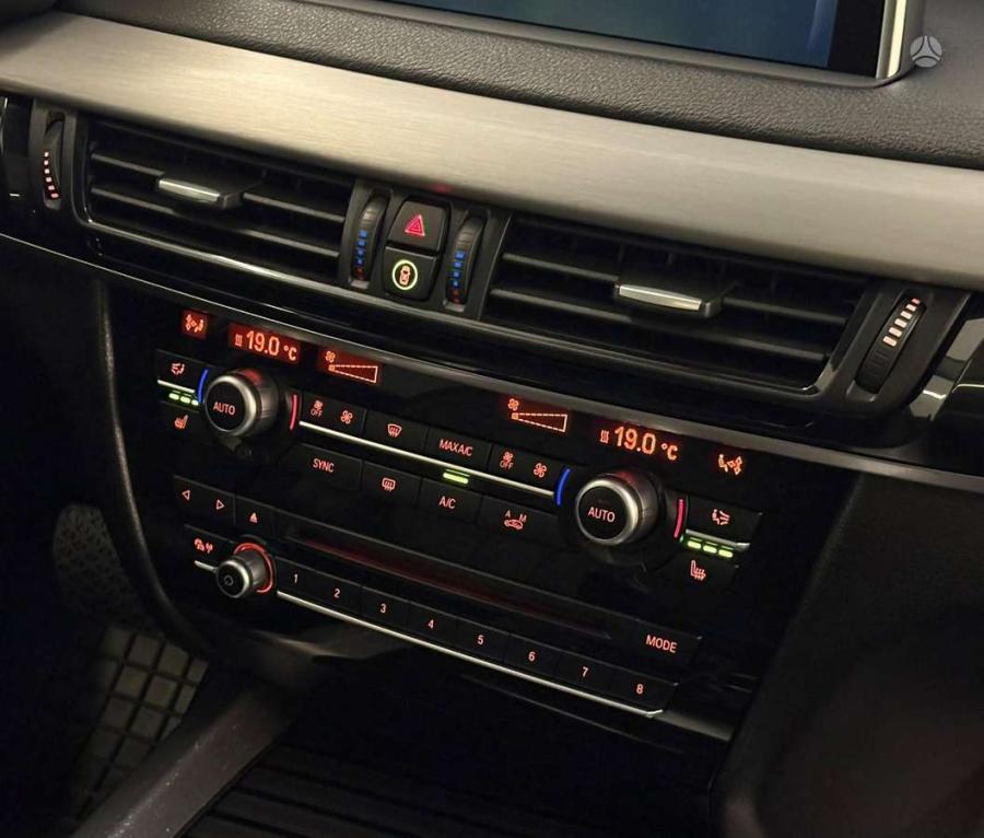 Melns BMW X5 2014 Marijampole, ar dzinēja tilpumu 2.00 L un nobraukumu 250 tūkst. km par 18450 €, foto 16 vietnē AUTOMOTO.COM.LV