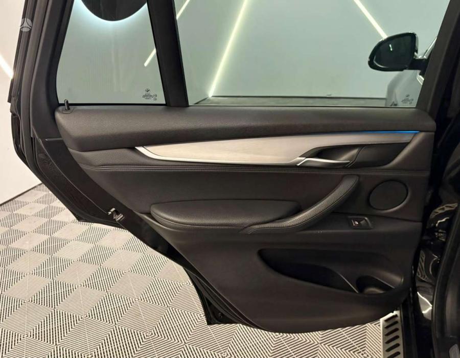 Melns BMW X5 2014 Marijampole, ar dzinēja tilpumu 2.00 L un nobraukumu 250 tūkst. km par 18450 €, foto 22 vietnē AUTOMOTO.COM.LV