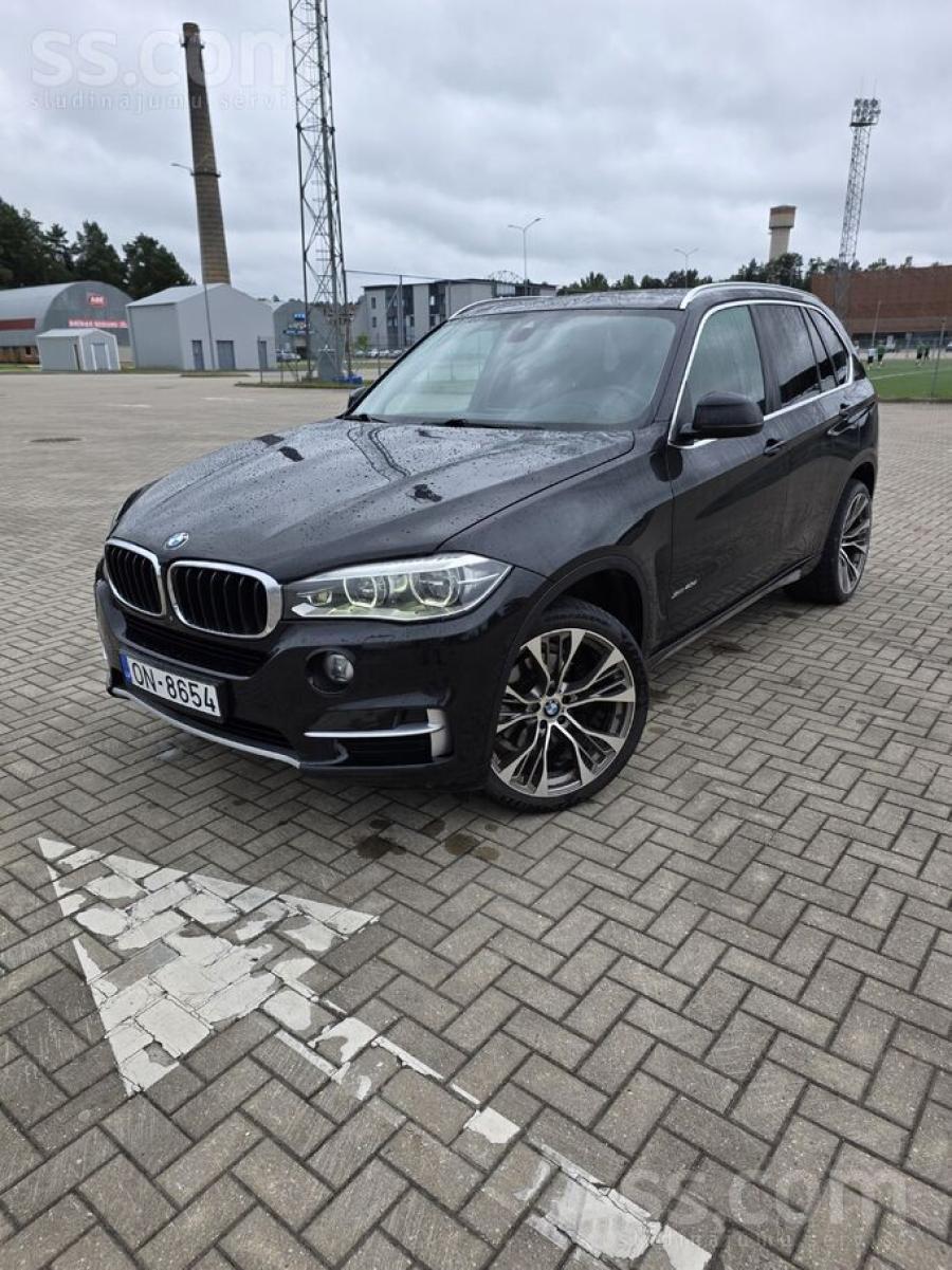 Black BMW X5 2014 in Valmiera, with an engine capacity of 3.00 L and mileage of 235 thousand km for 20600 €, photo 9 on AUTOMOTO.COM.LV