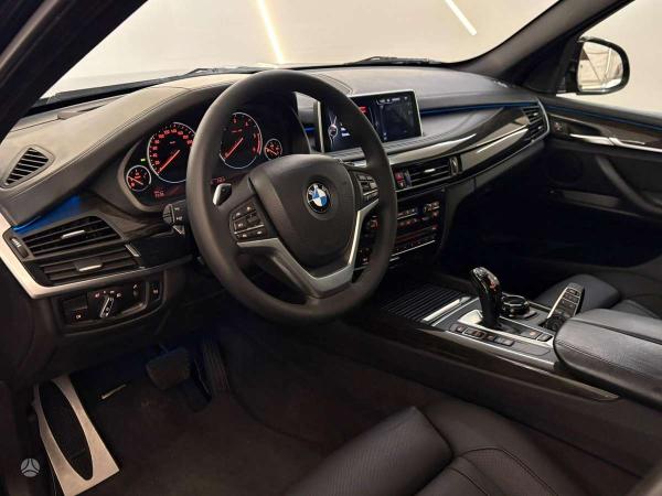 Black BMW X5 2014 in Marijampole, with an engine capacity of 2.99 L and mileage of 213 thousand km for 19450 €, photo 3 on AUTOMOTO.COM.LV
