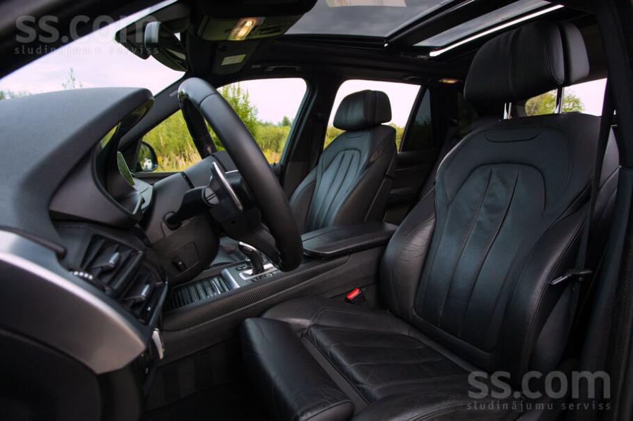 Black BMW X5 2014 in Riga, with an engine capacity of 3.00 L and mileage of 260 thousand km for 23100 €, photo 13 on AUTOMOTO.COM.LV