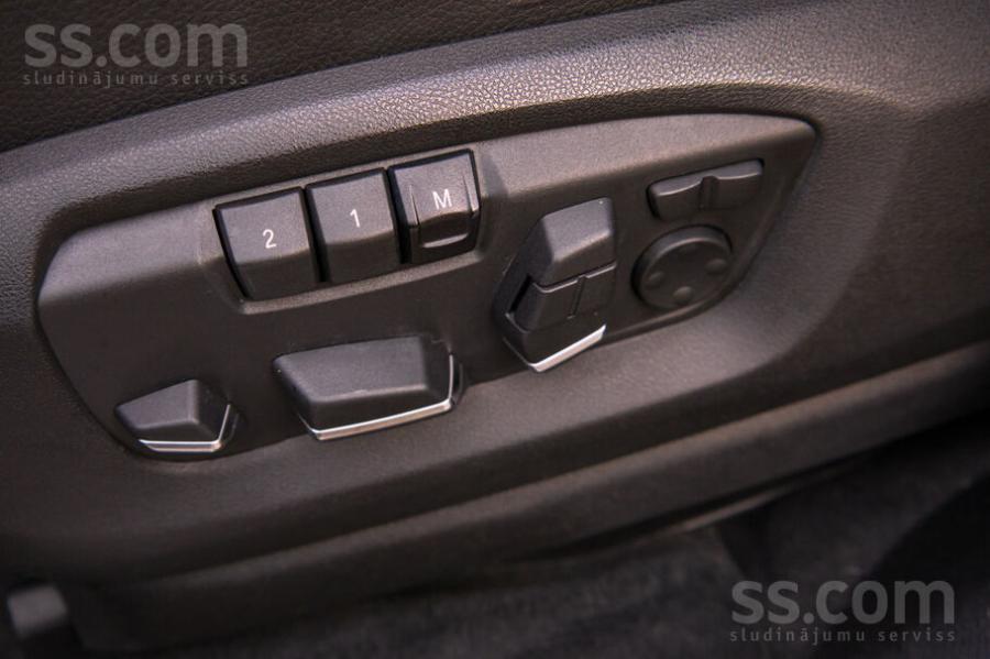 Black BMW X5 2014 in Riga, with an engine capacity of 3.00 L and mileage of 260 thousand km for 23100 €, photo 26 on AUTOMOTO.COM.LV