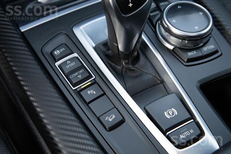 Black BMW X5 2014 in Riga, with an engine capacity of 3.00 L and mileage of 260 thousand km for 23100 €, photo 31 on AUTOMOTO.COM.LV