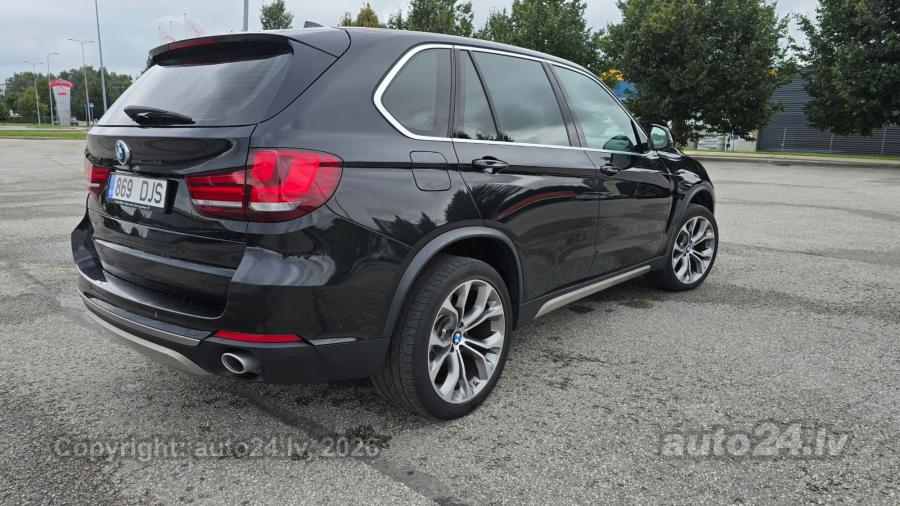 Melns BMW X5 2014 Tartu, ar dzinēja tilpumu 3.00 L un nobraukumu 195 tūkst. km par 24000 €, foto 4 vietnē AUTOMOTO.COM.LV