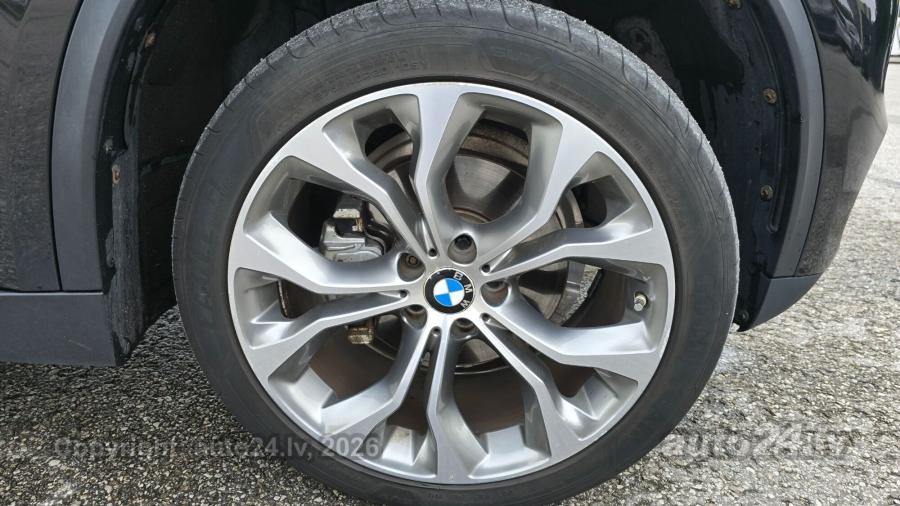 Melns BMW X5 2014 Tartu, ar dzinēja tilpumu 3.00 L un nobraukumu 195 tūkst. km par 24000 €, foto 46 vietnē AUTOMOTO.COM.LV