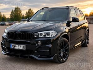BMW X5 2014 in Jelgava on AUTOMOTO.COM.LV Black BMW X5 2014 in Jelgava, with an engine capacity of 3.00 L and mileage of 302 thousand km for 20450 €, photo 1 on AUTOMOTO.COM.LV
