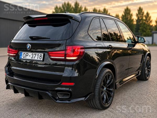 BMW X5 2014 Jelgava vietnē Melns BMW X5 2014 Jelgava, ar dzinēja tilpumu 3.00 L un nobraukumu 302 tūkst. km par 20450 €, foto 4 vietnē AUTOMOTO.COM.LV