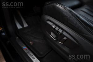 Black BMW X5 2014 in Jelgava, with an engine capacity of 3.00 L and mileage of 302 thousand km for 20450 €, photo 10 on AUTOMOTO.COM.LV