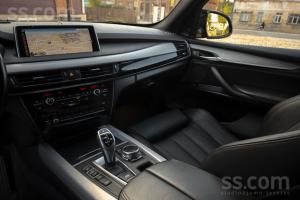 Black BMW X5 2014 in Jelgava, with an engine capacity of 3.00 L and mileage of 302 thousand km for 20450 €, photo 14 on AUTOMOTO.COM.LV