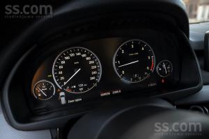 Black BMW X5 2014 in Jelgava, with an engine capacity of 3.00 L and mileage of 302 thousand km for 20450 €, photo 15 on AUTOMOTO.COM.LV