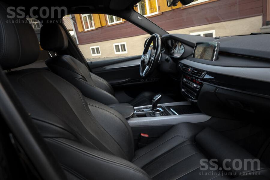 Black BMW X5 2014 in Jelgava, with an engine capacity of 3.00 L and mileage of 302 thousand km for 20450 €, photo 21 on AUTOMOTO.COM.LV