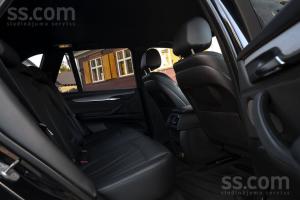 Black BMW X5 2014 in Jelgava, with an engine capacity of 3.00 L and mileage of 302 thousand km for 20450 €, photo 23 on AUTOMOTO.COM.LV