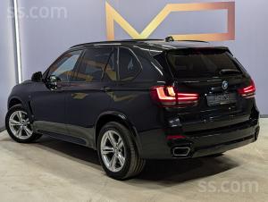 Black BMW X5 2014 in Jurmala, with an engine capacity of 3.00 L and mileage of 263 thousand km for 22950 €, photo 3 on AUTOMOTO.COM.LV