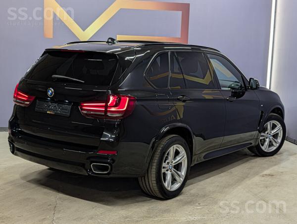 Black BMW X5 2014 in Jurmala, with an engine capacity of 3.00 L and mileage of 263 thousand km for 22950 €, photo 5 on AUTOMOTO.COM.LV