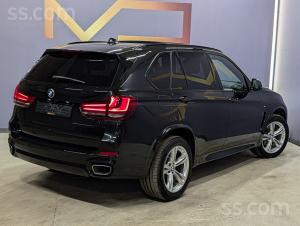 Black BMW X5 2014 in Jurmala, with an engine capacity of 3.00 L and mileage of 263 thousand km for 22950 €, photo 5 on AUTOMOTO.COM.LV