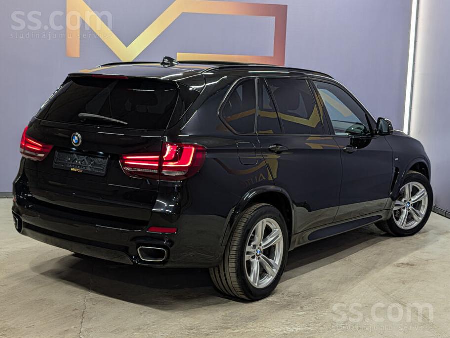 Black BMW X5 2014 in Jurmala, with an engine capacity of 3.00 L and mileage of 263 thousand km for 22950 €, photo 5 on AUTOMOTO.COM.LV