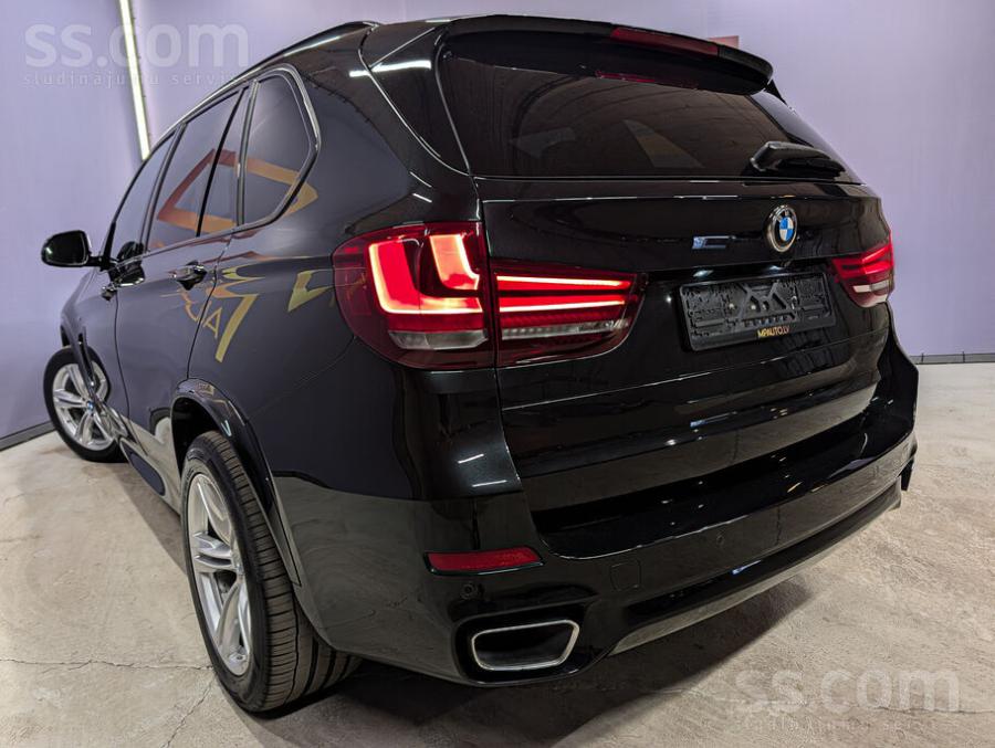 Black BMW X5 2014 in Jurmala, with an engine capacity of 3.00 L and mileage of 263 thousand km for 22950 €, photo 8 on AUTOMOTO.COM.LV