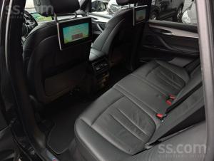 Black BMW X5 2014 in Jurmala, with an engine capacity of 3.00 L and mileage of 263 thousand km for 22950 €, photo 17 on AUTOMOTO.COM.LV