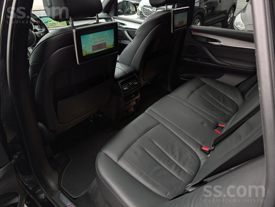 Black BMW X5 2014 in Jurmala, with an engine capacity of 3.00 L and mileage of 263 thousand km for 22950 €, photo 17 on AUTOMOTO.COM.LV