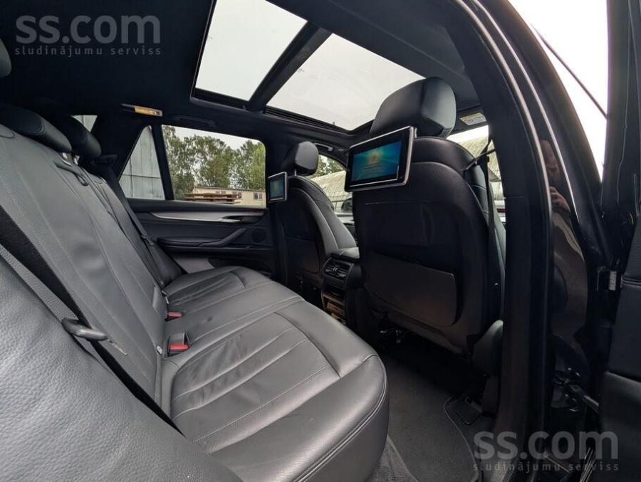 Black BMW X5 2014 in Jurmala, with an engine capacity of 3.00 L and mileage of 263 thousand km for 22950 €, photo 19 on AUTOMOTO.COM.LV