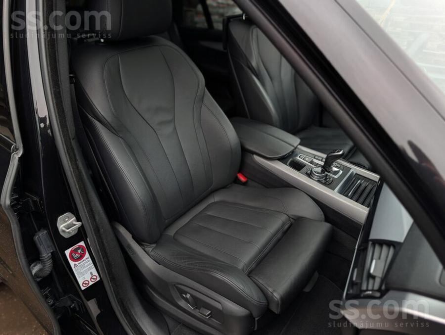 Black BMW X5 2014 in Jurmala, with an engine capacity of 3.00 L and mileage of 263 thousand km for 22950 €, photo 22 on AUTOMOTO.COM.LV