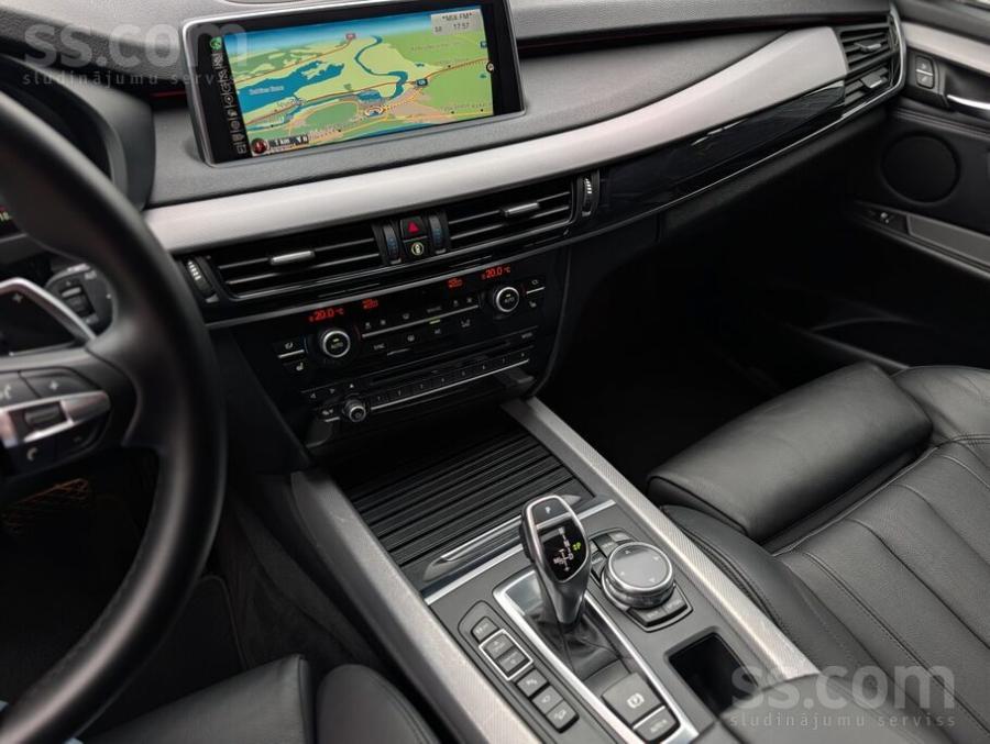 Black BMW X5 2014 in Jurmala, with an engine capacity of 3.00 L and mileage of 263 thousand km for 22950 €, photo 25 on AUTOMOTO.COM.LV