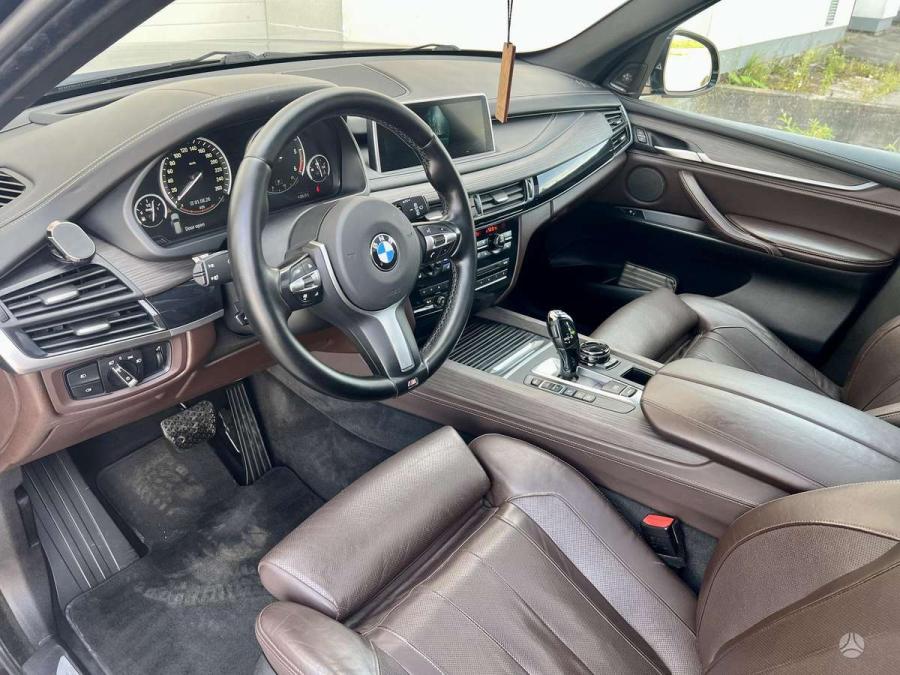Black BMW X5 2014 in Kaunas, with an engine capacity of 2.00 L and mileage of 289 thousand km for 19999 €, photo 16 on AUTOMOTO.COM.LV