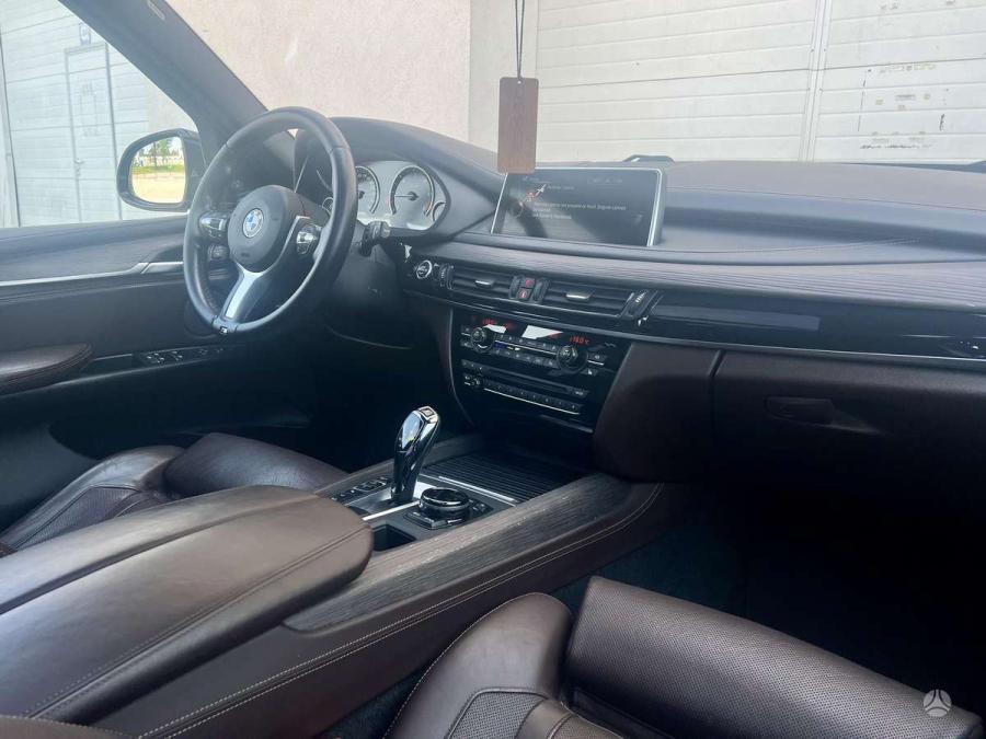 Black BMW X5 2014 in Kaunas, with an engine capacity of 2.00 L and mileage of 289 thousand km for 19999 €, photo 17 on AUTOMOTO.COM.LV