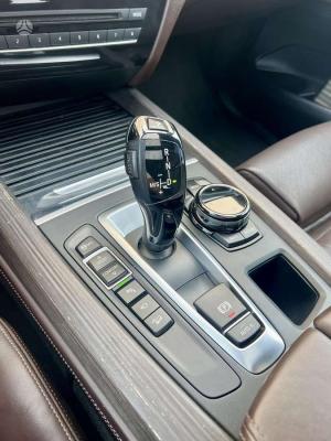Black BMW X5 2014 in Kaunas, with an engine capacity of 2.00 L and mileage of 289 thousand km for 19999 €, photo 22 on AUTOMOTO.COM.LV