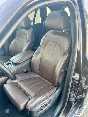 Black BMW X5 2014 in Kaunas, with an engine capacity of 2.00 L and mileage of 289 thousand km for 19999 €, photo 28 on AUTOMOTO.COM.LV