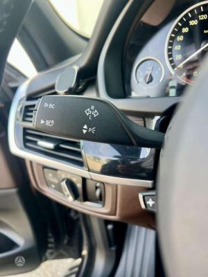 Black BMW X5 2014 in Kaunas, with an engine capacity of 2.00 L and mileage of 289 thousand km for 19999 €, photo 41 on AUTOMOTO.COM.LV