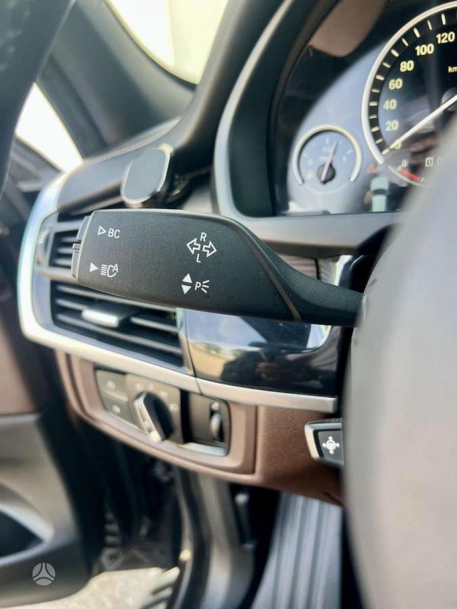 Black BMW X5 2014 in Kaunas, with an engine capacity of 2.00 L and mileage of 289 thousand km for 19999 €, photo 41 on AUTOMOTO.COM.LV