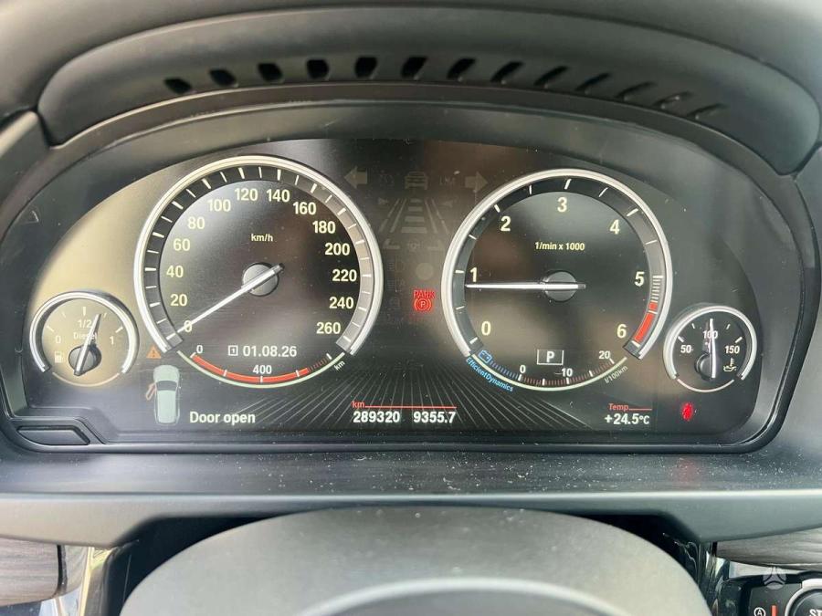 Black BMW X5 2014 in Kaunas, with an engine capacity of 2.00 L and mileage of 289 thousand km for 19999 €, photo 47 on AUTOMOTO.COM.LV