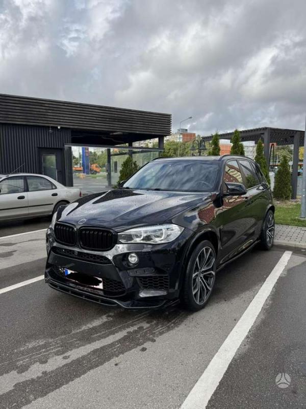 BMW X5 2014 in Klaipeda on AUTOMOTO.COM.LV Black BMW X5 2014 in Klaipeda, with an engine capacity of 2.98 L and mileage of 321 thousand km for 16500 €, photo 1 on AUTOMOTO.COM.LV