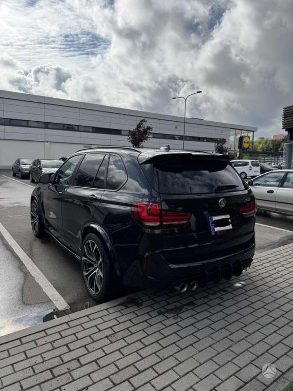 BMW X5 2014 in Klaipeda on AUTOMOTO.COM.LV Black BMW X5 2014 in Klaipeda, with an engine capacity of 2.98 L and mileage of 321 thousand km for 16500 €, photo 5 on AUTOMOTO.COM.LV