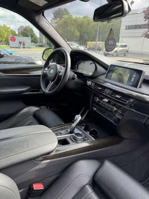 Black BMW X5 2014 in Klaipeda, with an engine capacity of 2.98 L and mileage of 321 thousand km for 16500 €, photo 8 on AUTOMOTO.COM.LV