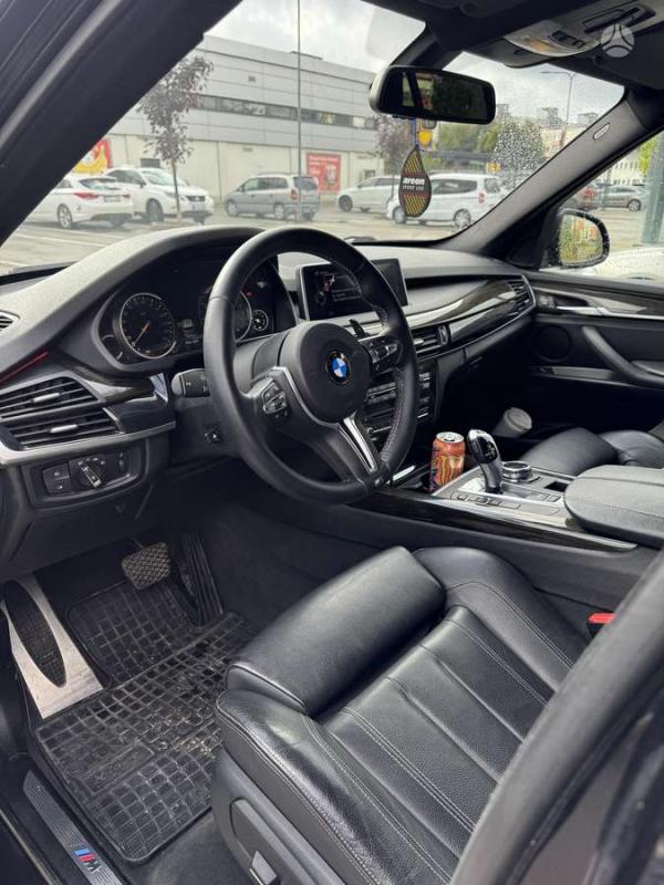 BMW X5 2014 in Klaipeda on AUTOMOTO.COM.LV Black BMW X5 2014 in Klaipeda, with an engine capacity of 2.98 L and mileage of 321 thousand km for 16500 €, photo 9 on AUTOMOTO.COM.LV