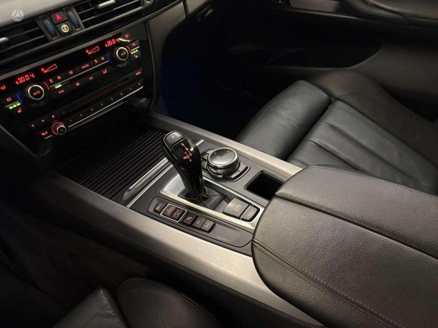 Melns BMW X5 2014 Marijampole, ar dzinēja tilpumu 2.99 L un nobraukumu 253 tūkst. km par 19999 €, foto 4 vietnē AUTOMOTO.COM.LV
