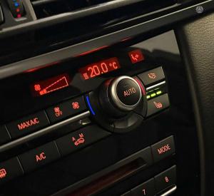 Melns BMW X5 2014 Marijampole, ar dzinēja tilpumu 2.99 L un nobraukumu 253 tūkst. km par 19999 €, foto 14 vietnē AUTOMOTO.COM.LV