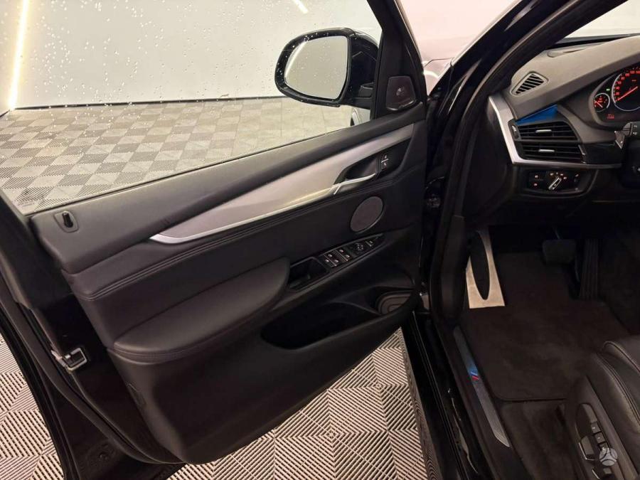 Melns BMW X5 2014 Marijampole, ar dzinēja tilpumu 2.99 L un nobraukumu 253 tūkst. km par 19999 €, foto 24 vietnē AUTOMOTO.COM.LV