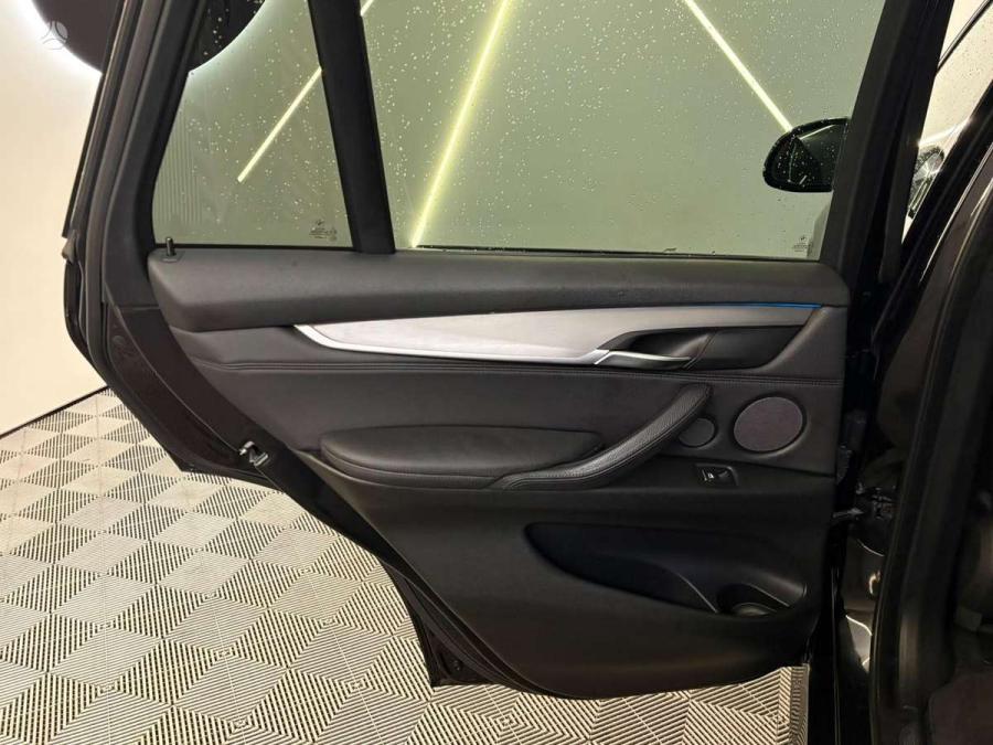 Melns BMW X5 2014 Marijampole, ar dzinēja tilpumu 2.99 L un nobraukumu 253 tūkst. km par 19999 €, foto 28 vietnē AUTOMOTO.COM.LV