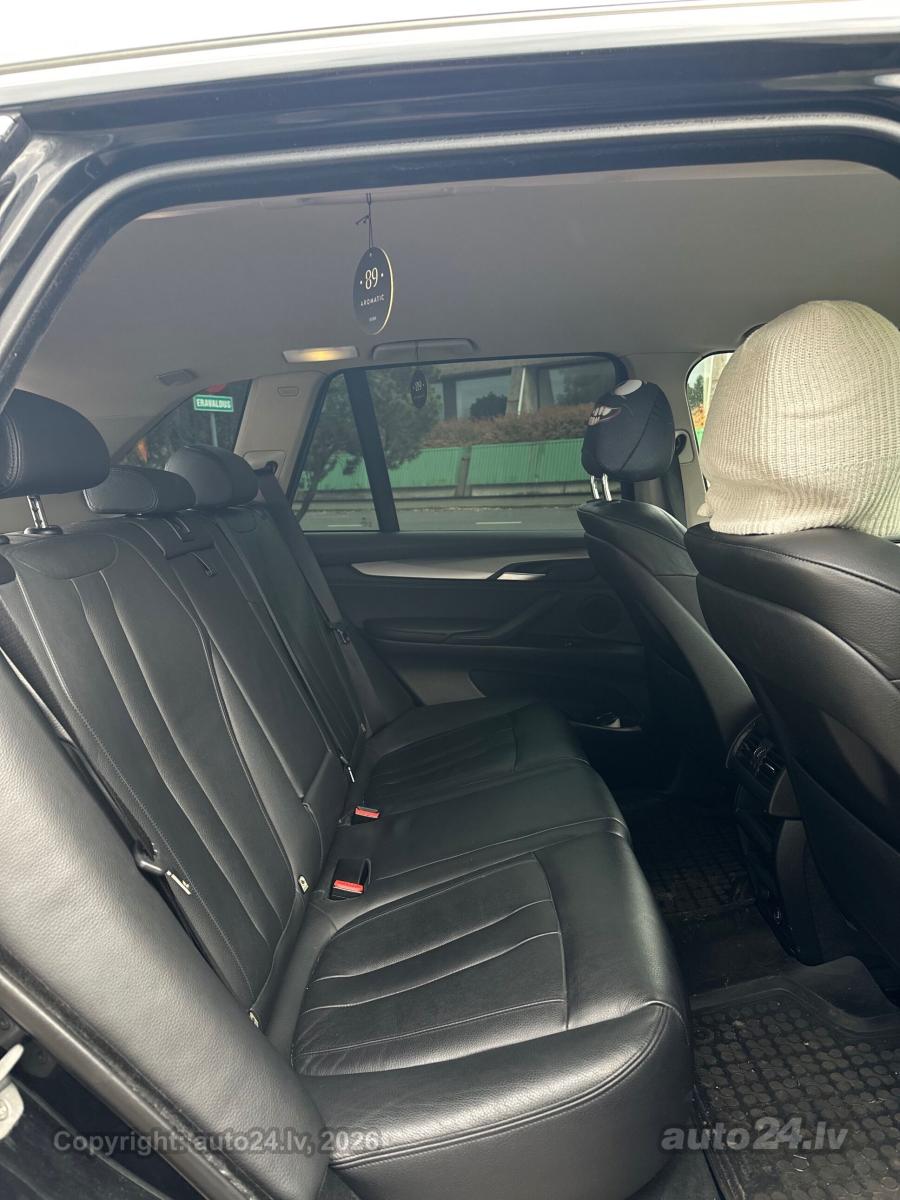Black BMW X5 2014 in Tallinn, with an engine capacity of 3.00 L and mileage of 208 thousand km for 22500 €, photo 9 on AUTOMOTO.COM.LV